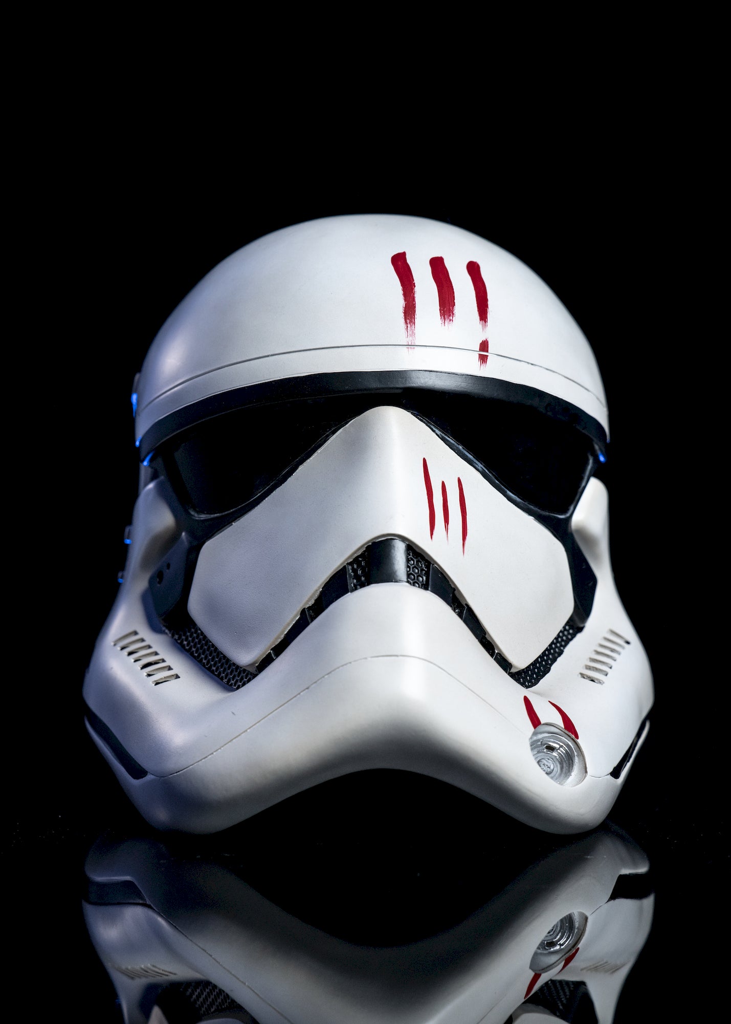 First Order Stormtrooper Finn FN-2187 Bloody helmet – saber style